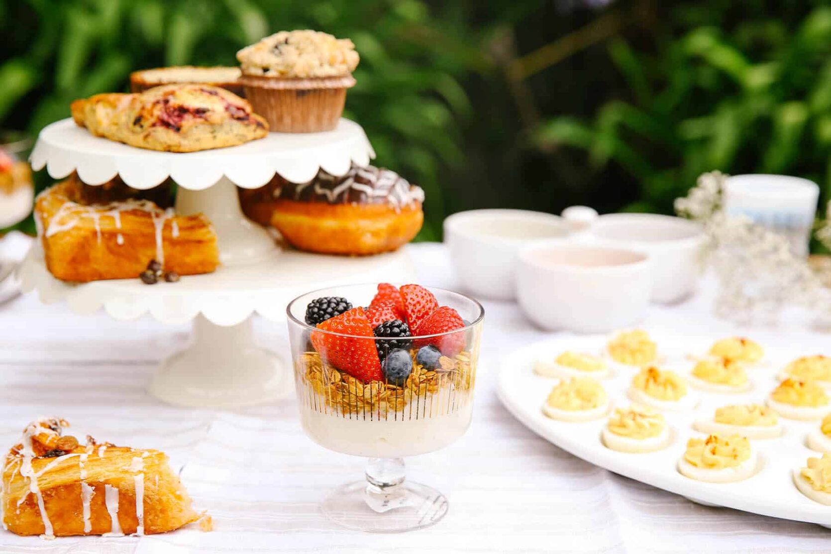 An Easy Affordable Outdoor Summer Brunch - Emily Henderson