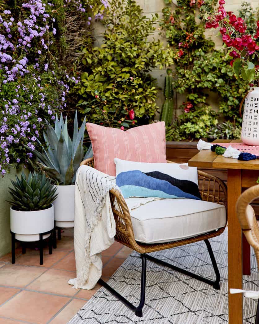 How To Style Out Your Outdoor Space So You'll Actually Use It (No ...