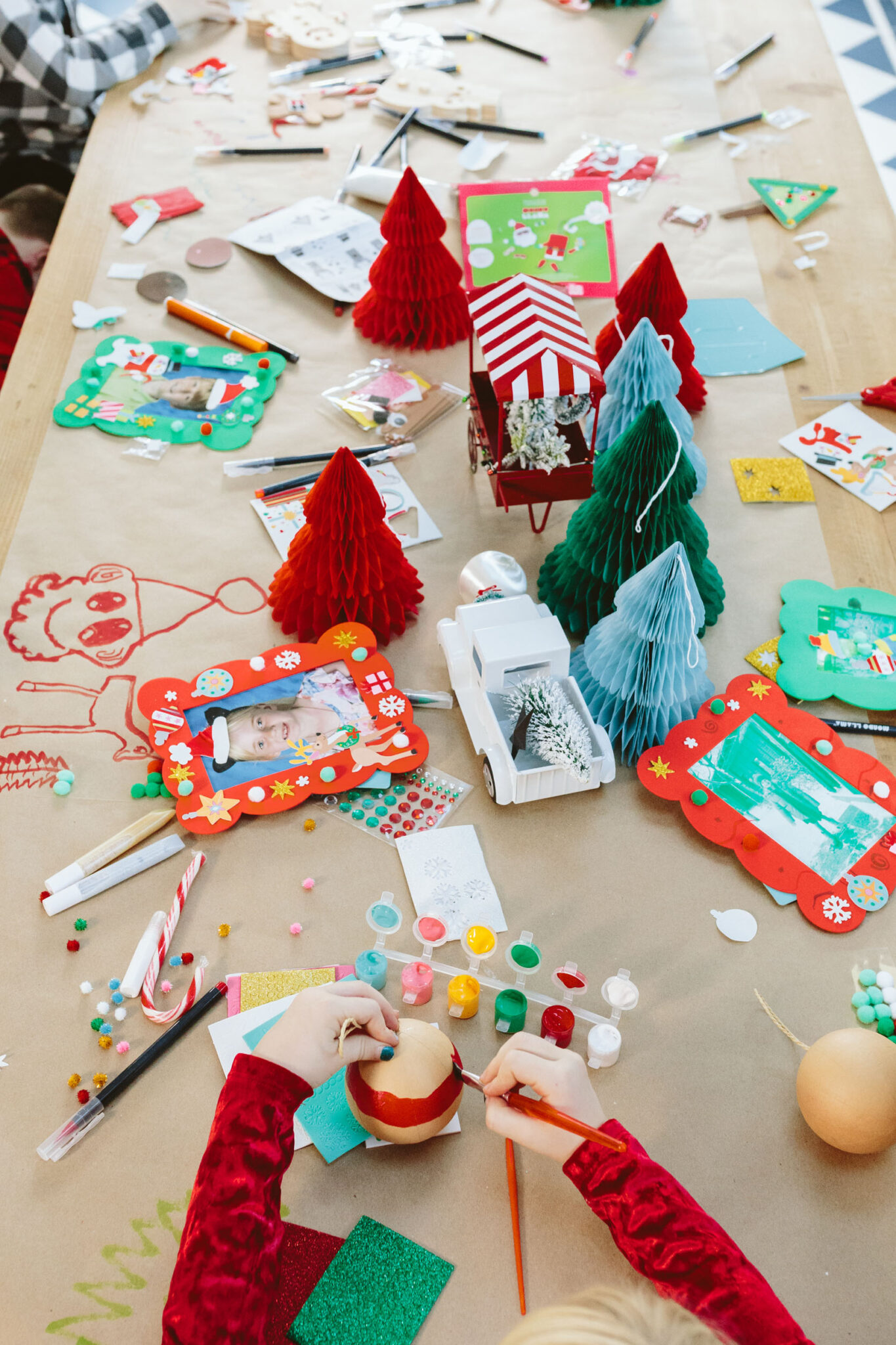 Our Easy, Fun, And Affordable Kids Cousin + Crafting Holiday Party (All ...