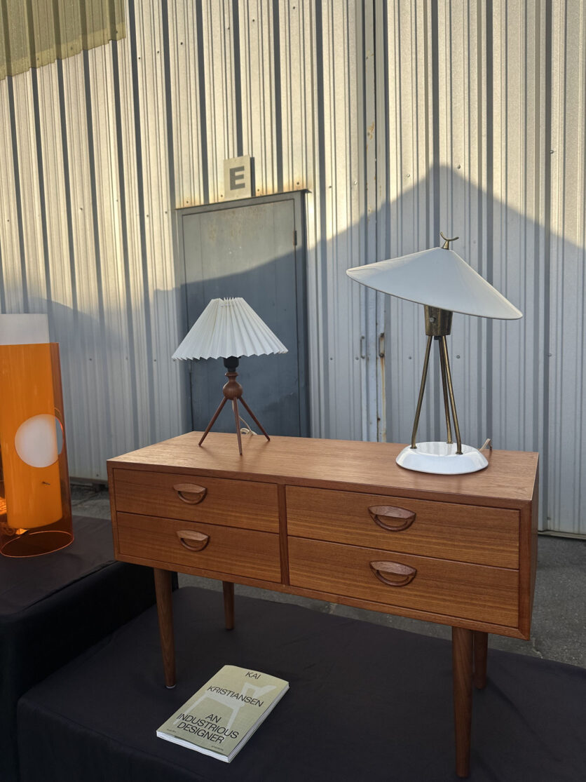 Caitlin And Jess SCORED BIG At The Famous LA Downtown Modernism Flea ...