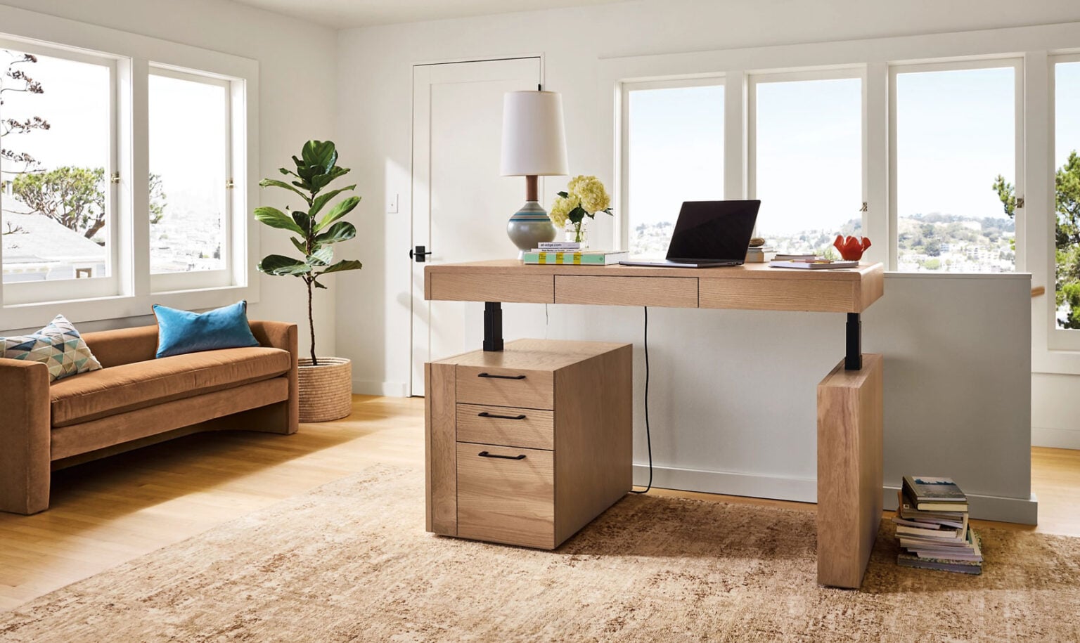 21 Not-Boring Standing Desks You'll Want To Use In Your Home Office ...