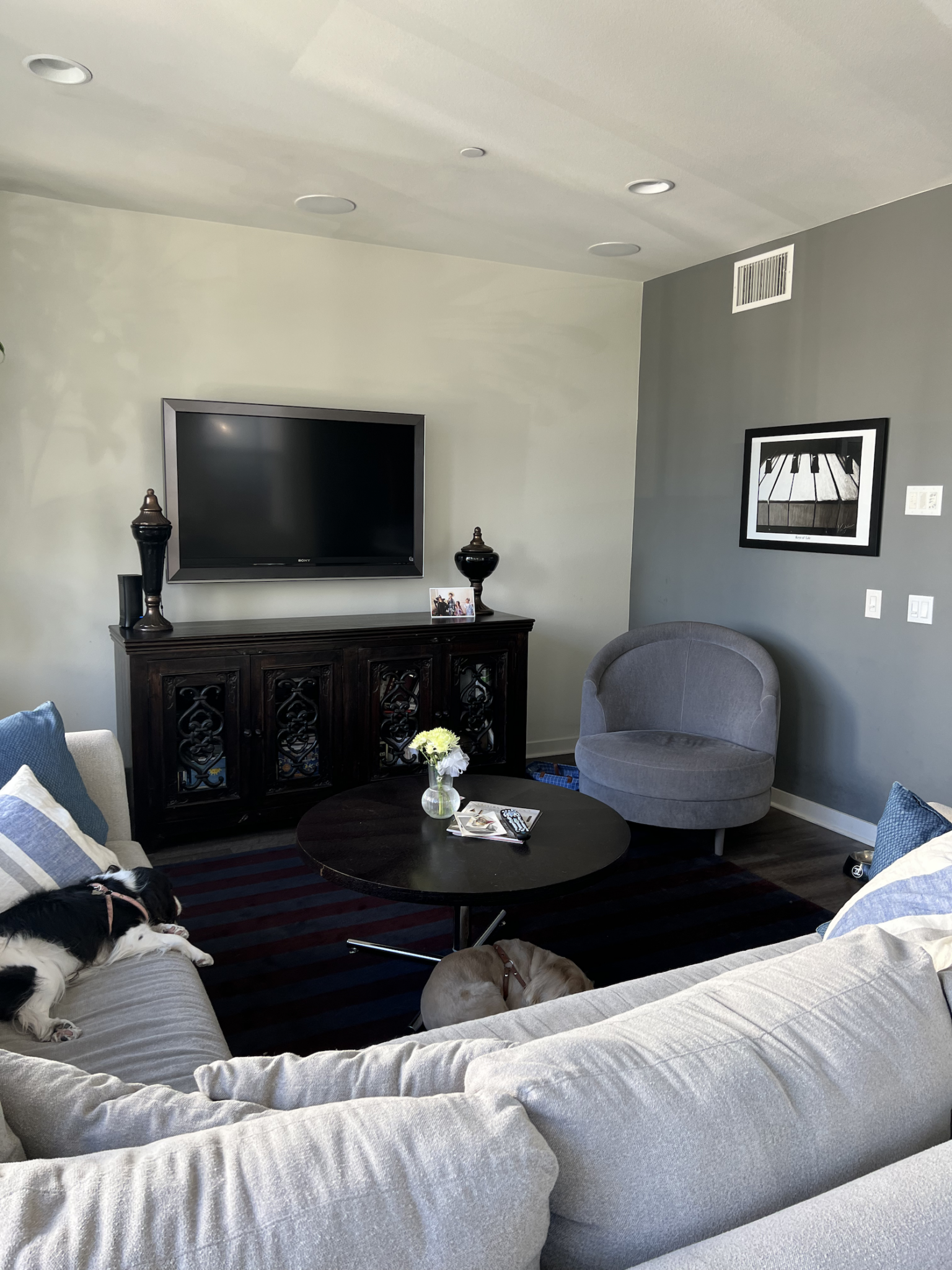 How Mallory Warmed Up A Living Room With Gray Vinyl Flooring - Emily ...